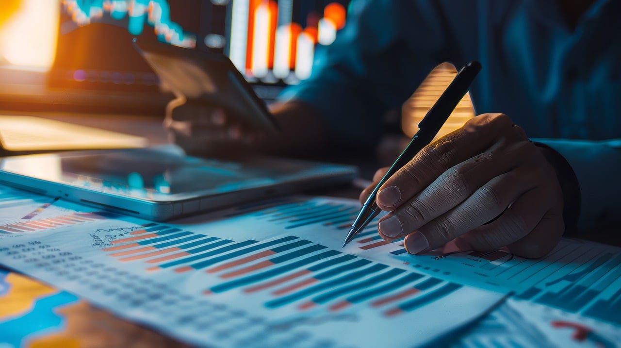 Finance Director vs CFO: Key Differences in Roles and Responsibilities ...